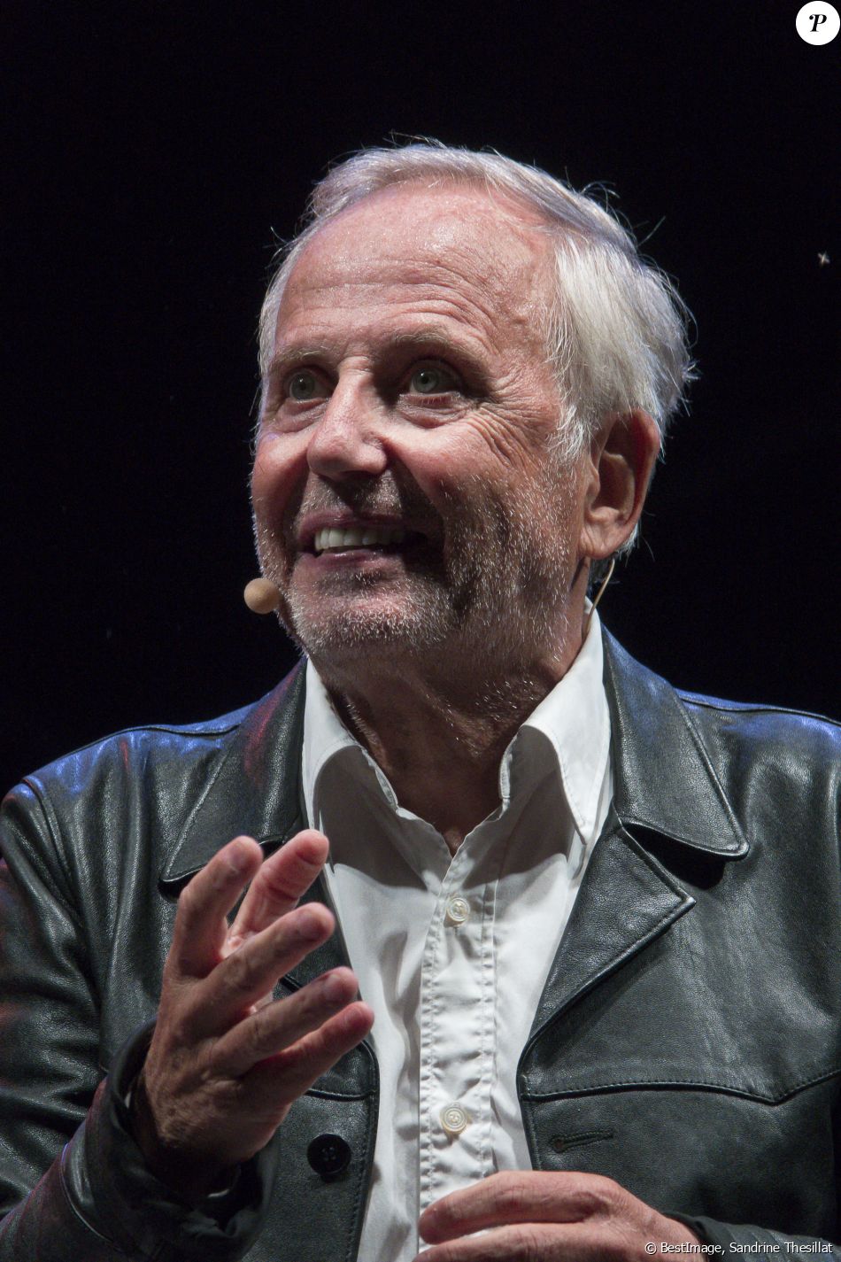 Fabrice Luchini sur scène raconte Des écrivains parlent d'argent lors ...