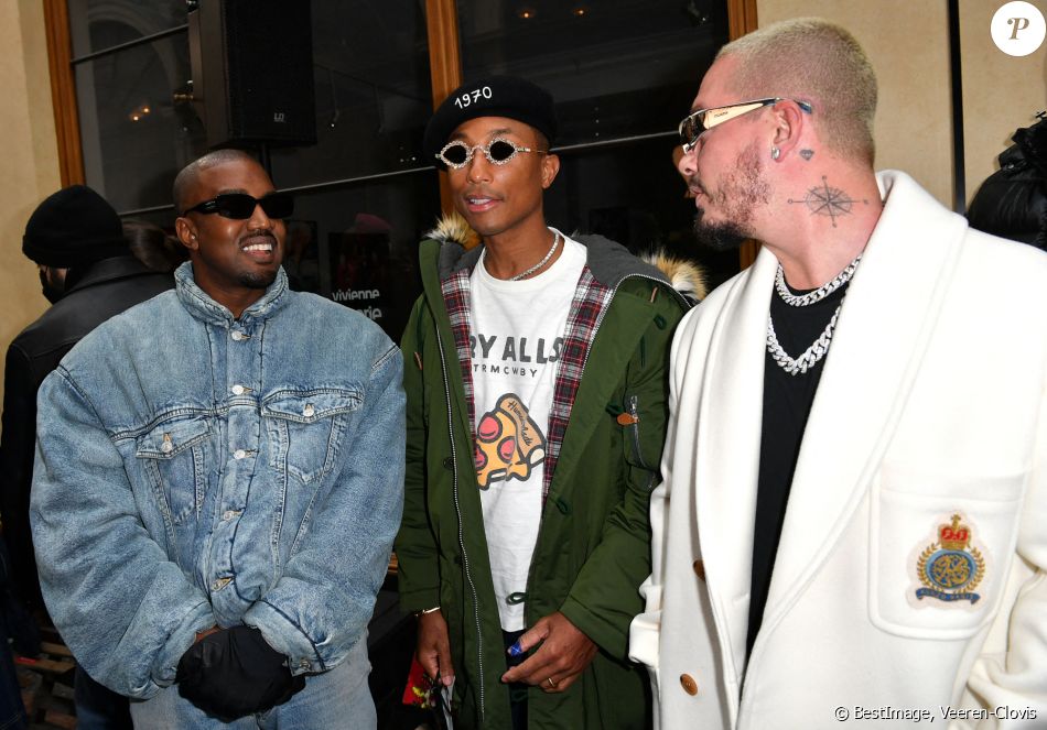Kanye West (Ye), Pharrell Williams et J. Balvin au front row au défilé ...