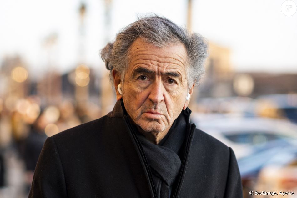 Exclusif - Bernard-Henri Lévy (BHL) arrive à l'hôtel Crillon à Paris ...