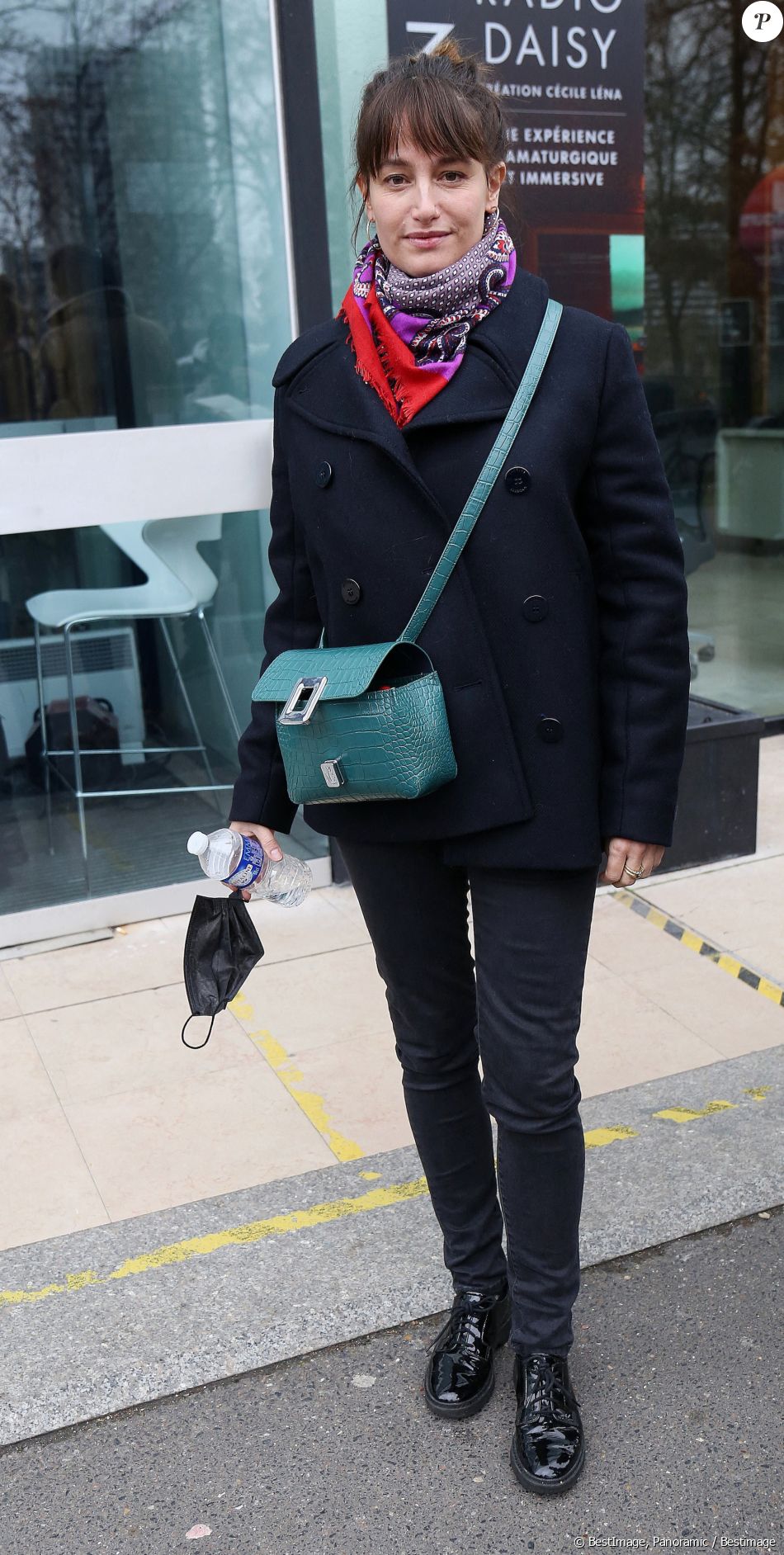 Exclusif - Marie Gillain à la sortie des studios de Radio France à ...
