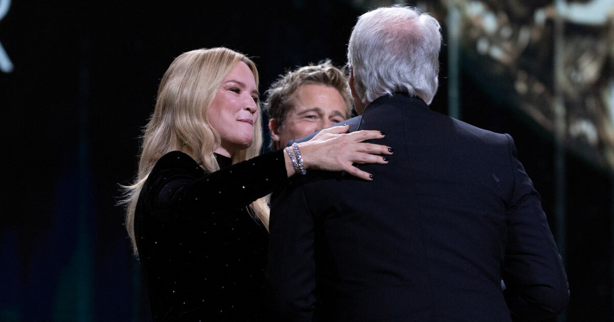 Virginie Efira face à Brad Pitt aux César : Virginie Efira face à Brad Pitt aux César :