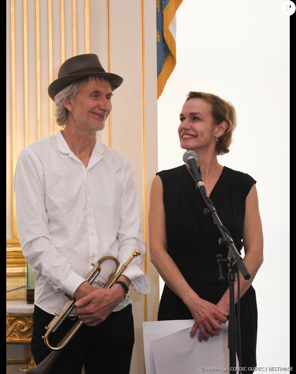 Sandrine Bonnaire battue, la "mâchoire fracassée" par un homme : "Il m ...