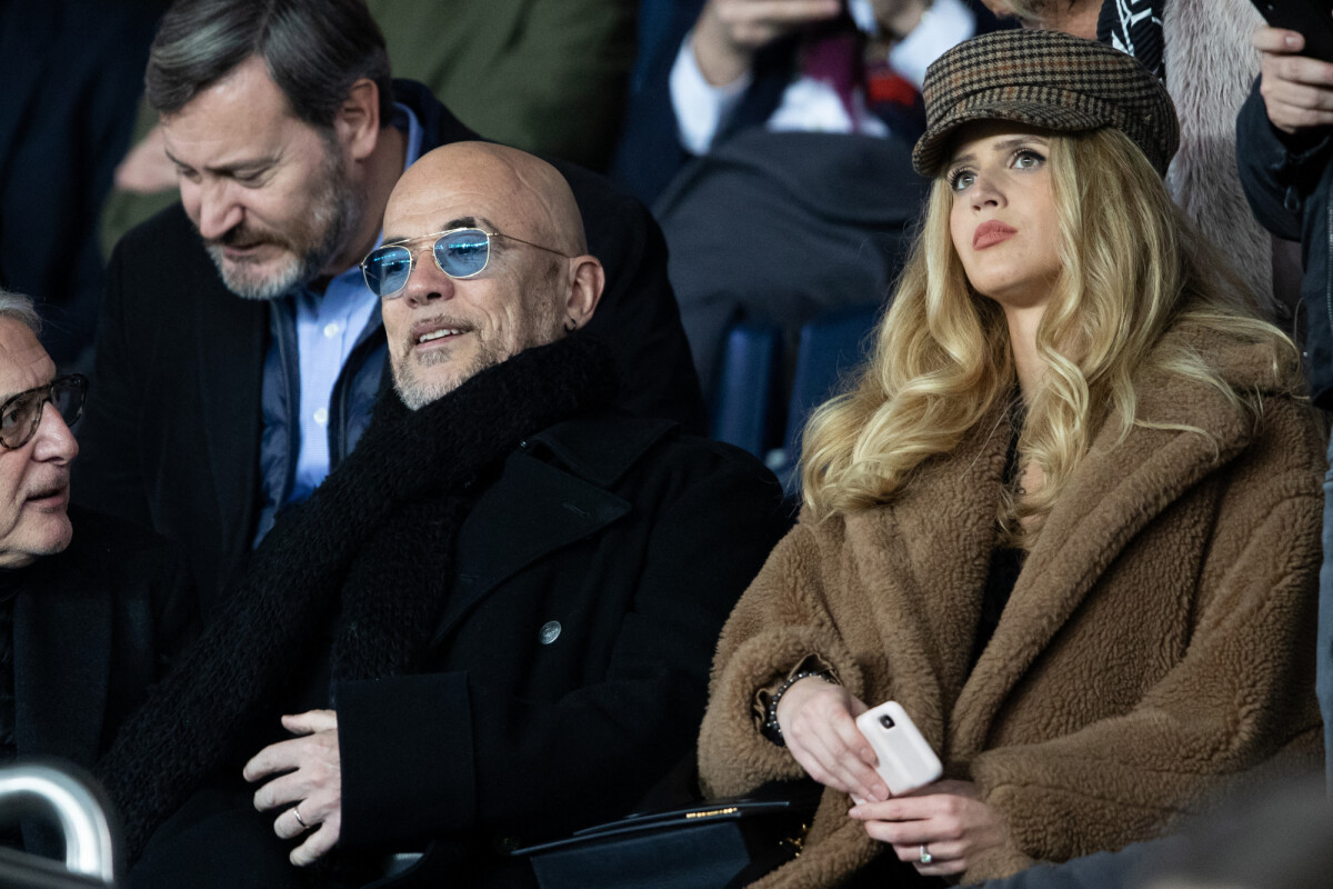 Photo : Pascal Obispo et sa femme Julie Hantson dans les tribunes lors ...