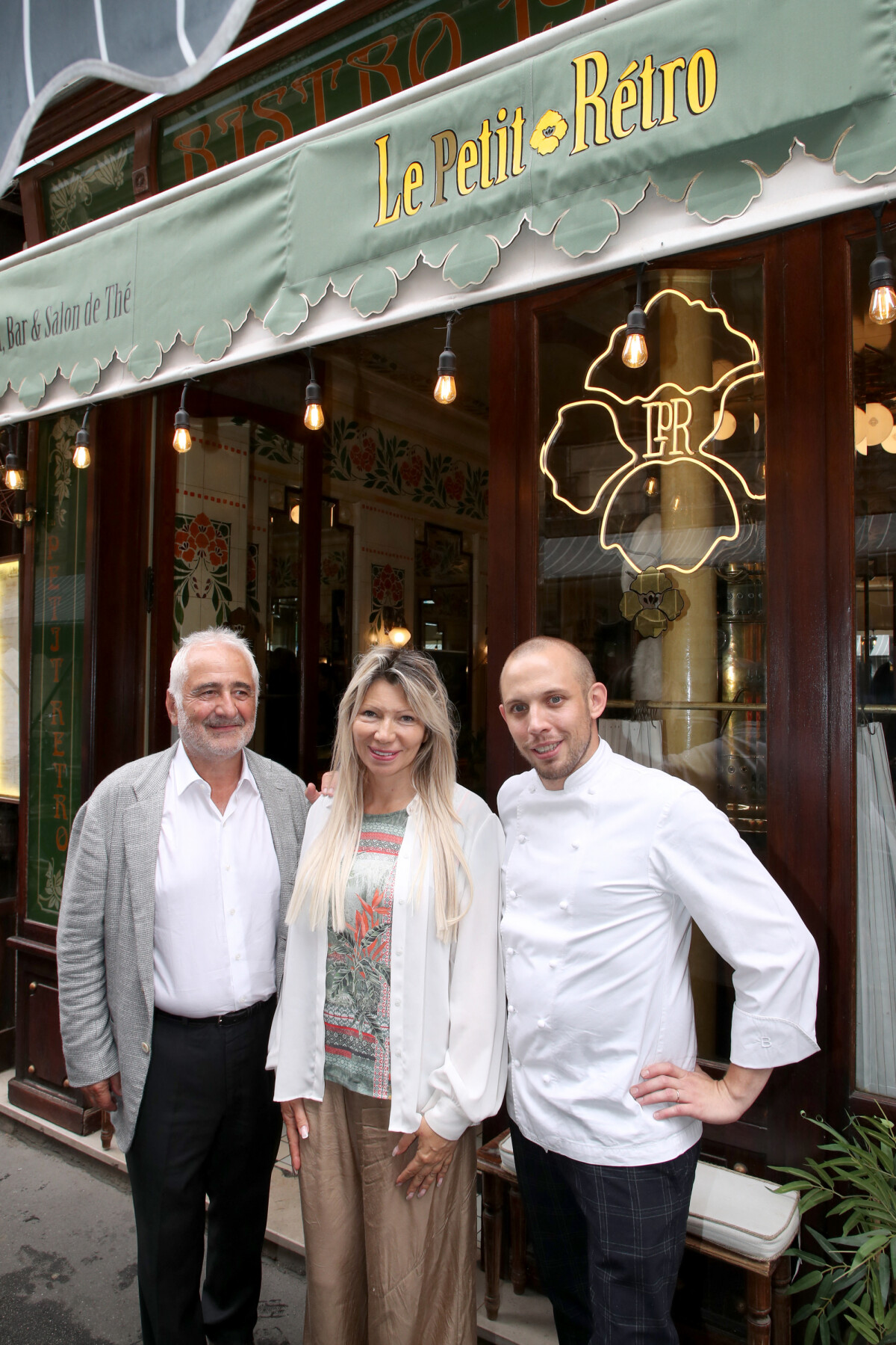 Photo : Exclusif - L'écrivaine culinaire Nadine Rodd entre le chef ...