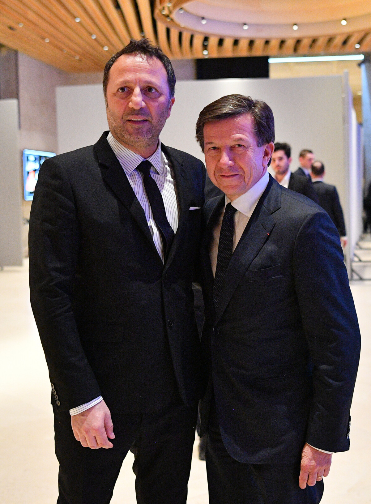 Photo : Arthur (Jacques Essebag) et Gilles Pelisson (directeur general ...