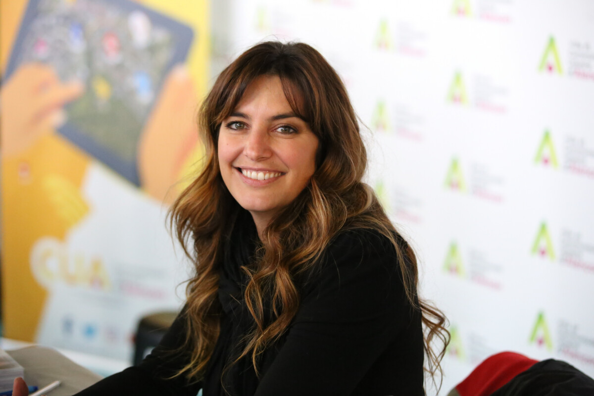 Photo : Laetitia Milot dédicace son livre "Ma clé du bonheur" à la ...
