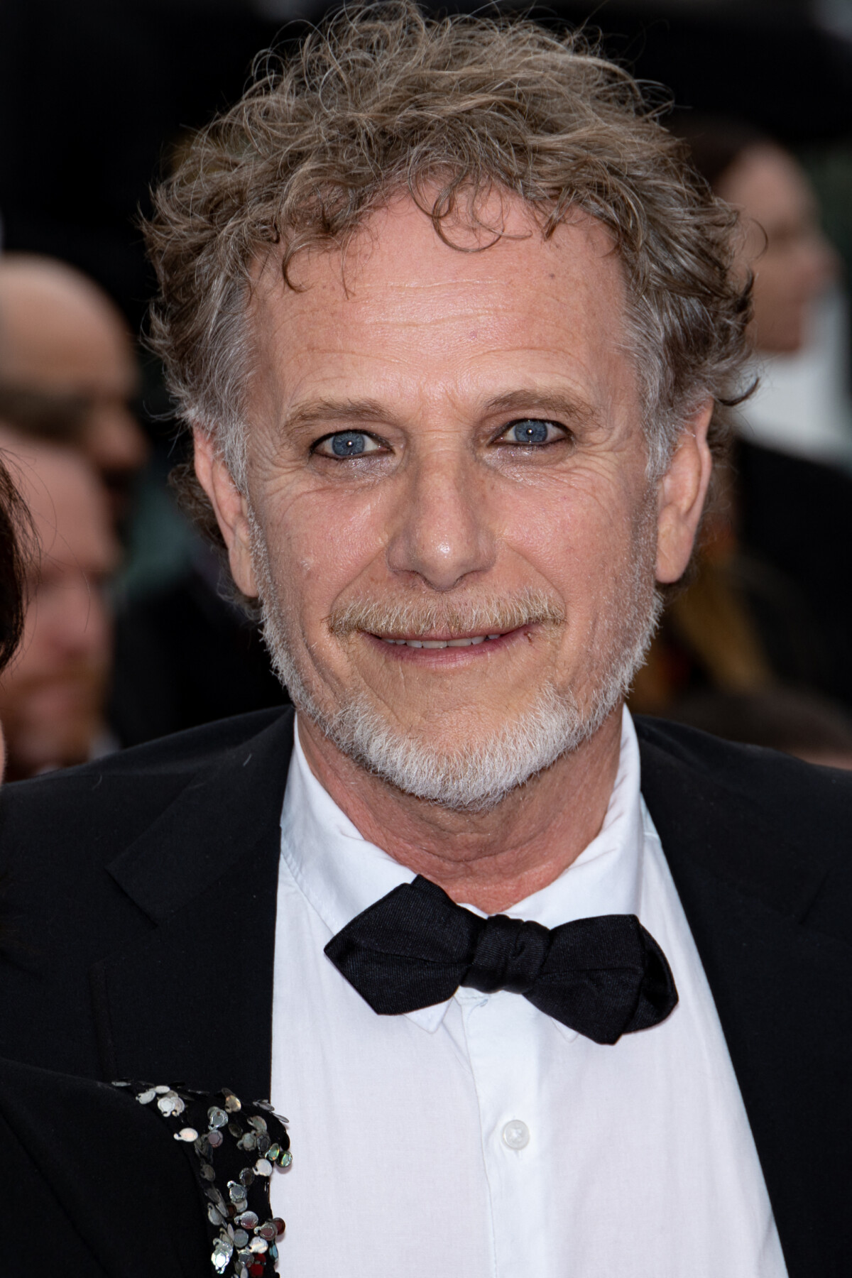 Photo : Il s'agit de Charles Berling, qui surprend avec ses yeux ...