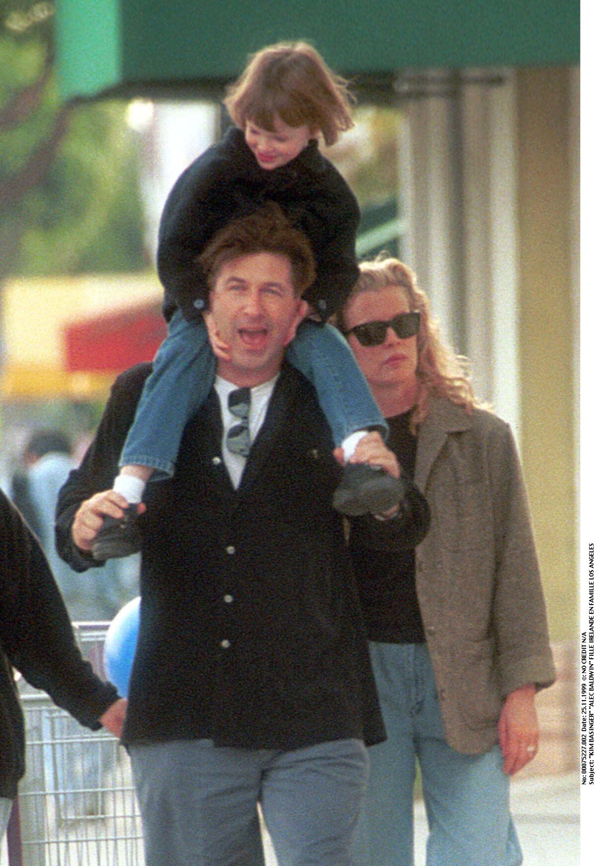 Photo : Alec Baldwin et Kim Basinger avec leur jeune fille Ireland ...