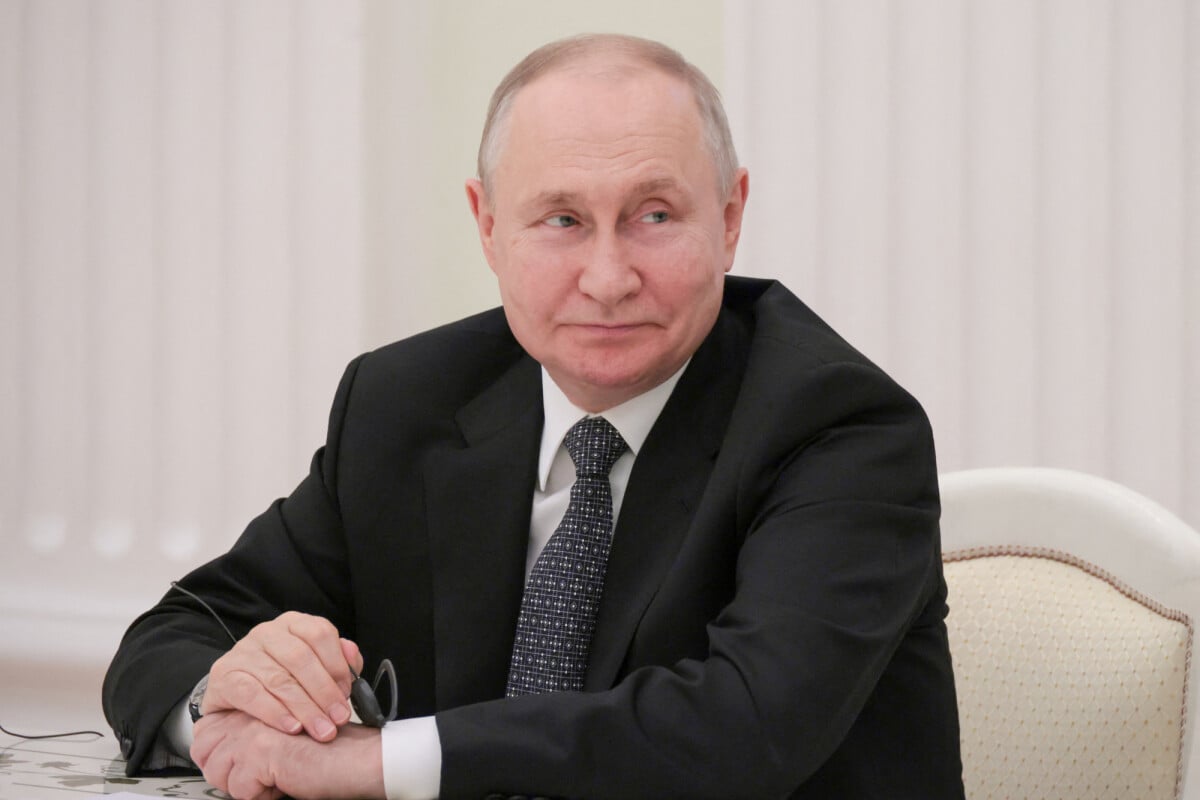 Photo : Le président russe Vladimir Poutine reçoit le Premier ministre ...