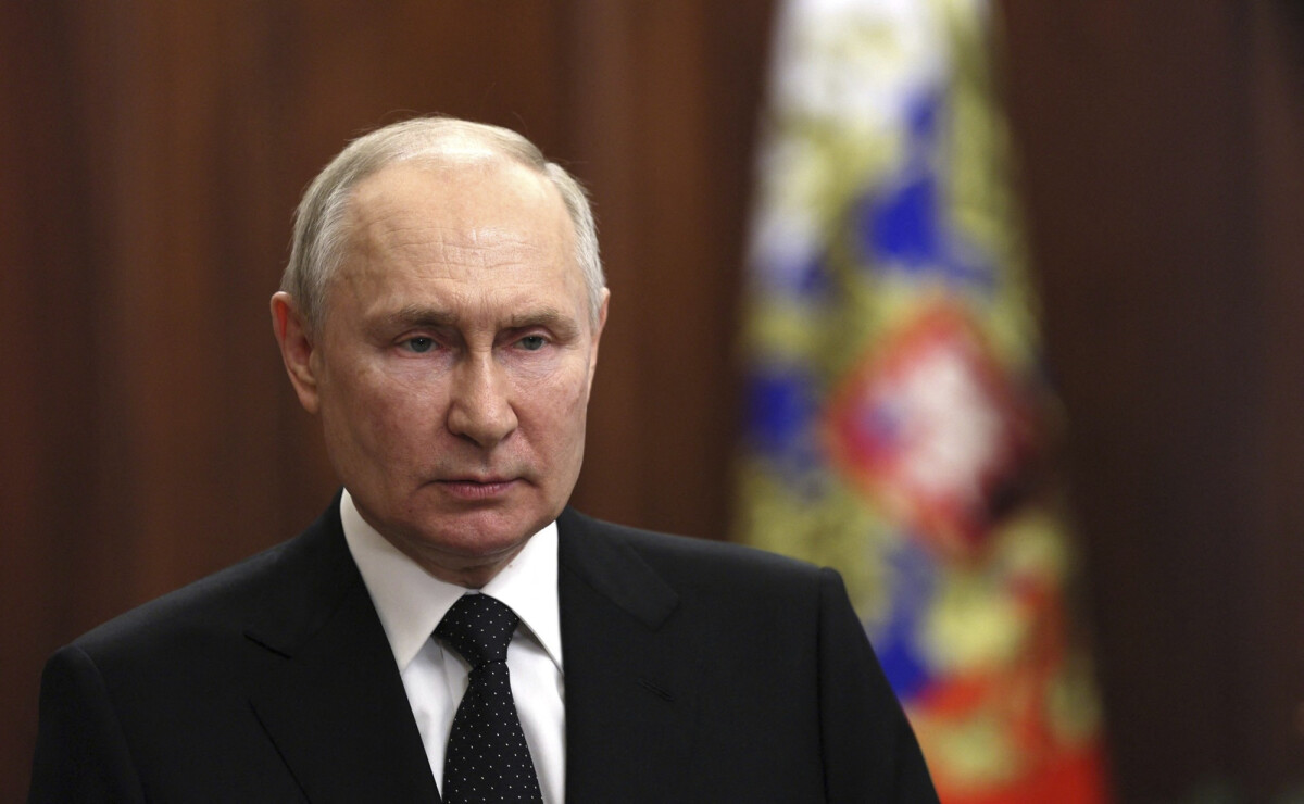 Photo : Le président russe Vladimir Poutine prononce un discours ...