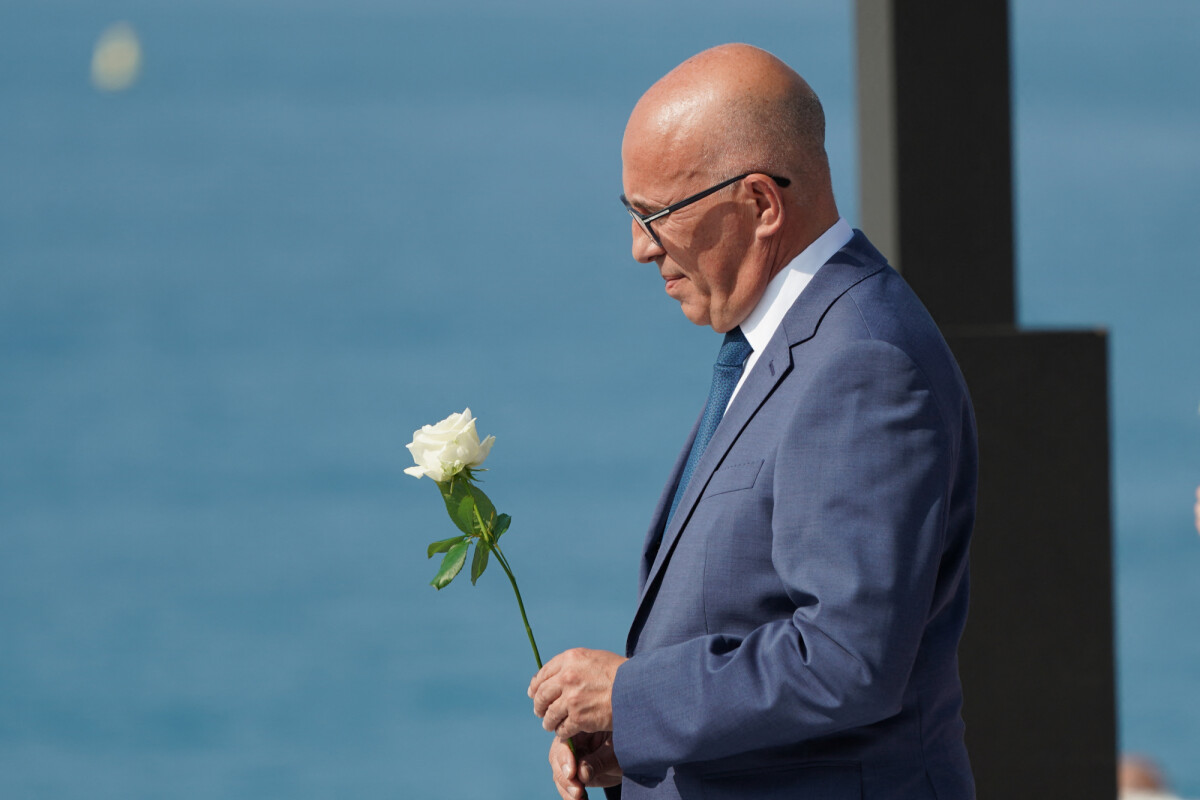 Photo : Eric Ciotti - Dépôt de roses - Cérémonie d'hommage aux victimes ...