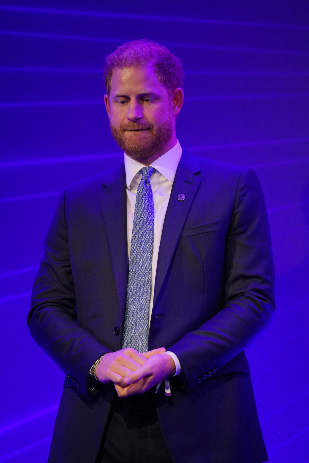 Photo : Il en est ressorti la mine sombre. Le prince Harry, duc de ...