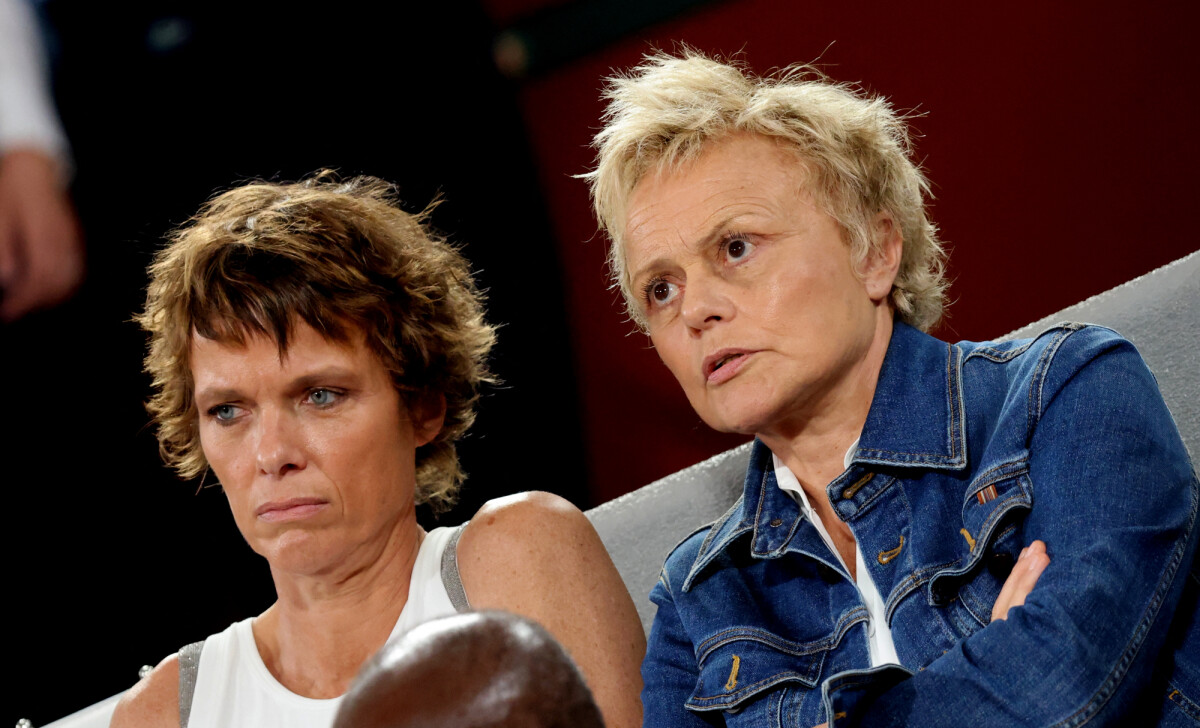 Photo : Muriel Robin et sa femme Anne Le Nen en tribune (jour 13) lors ...