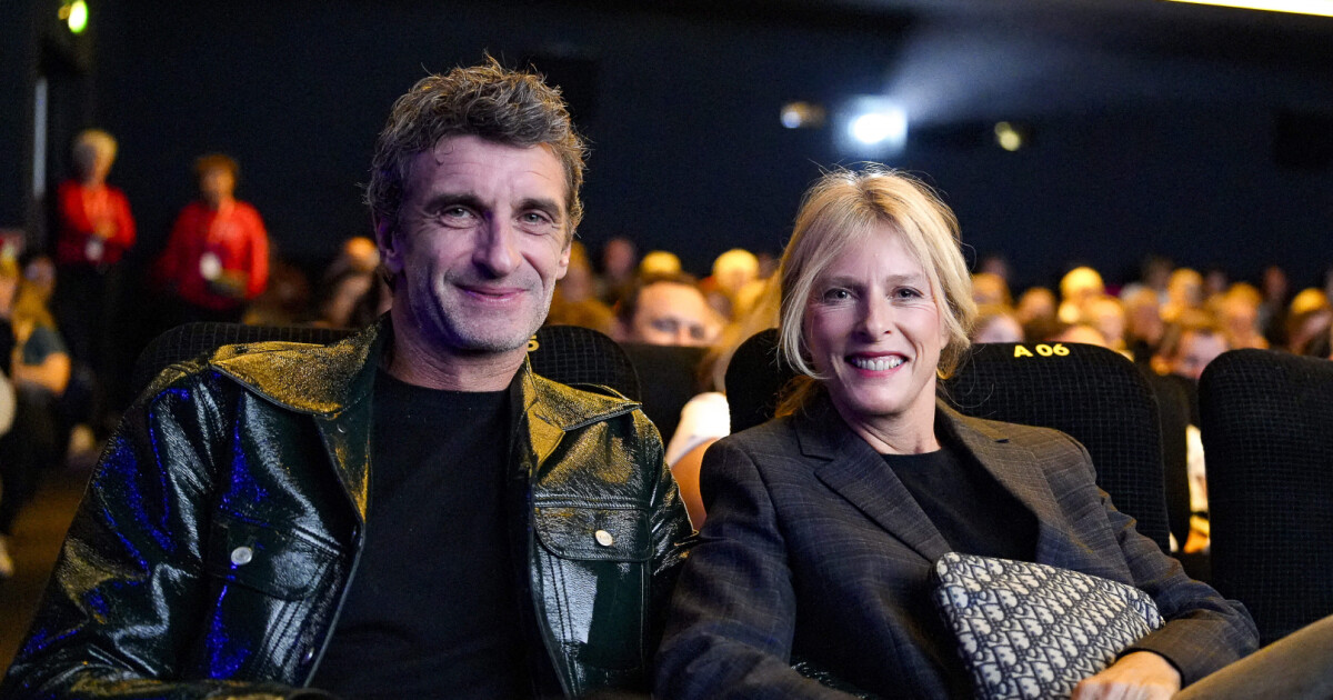 Karin Viard in love du charmant Manuel : regards et gestes tendres, l ...