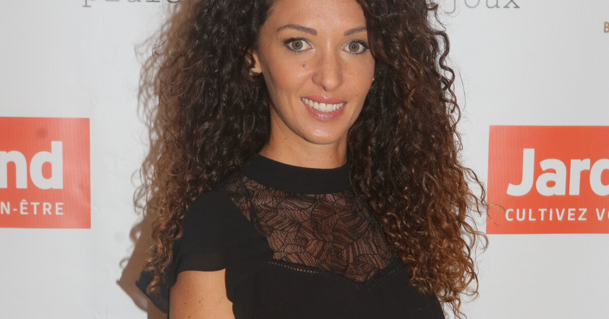 Emmanuelle Rivassoux en vacances dans sa somptueuse maison du Var ...