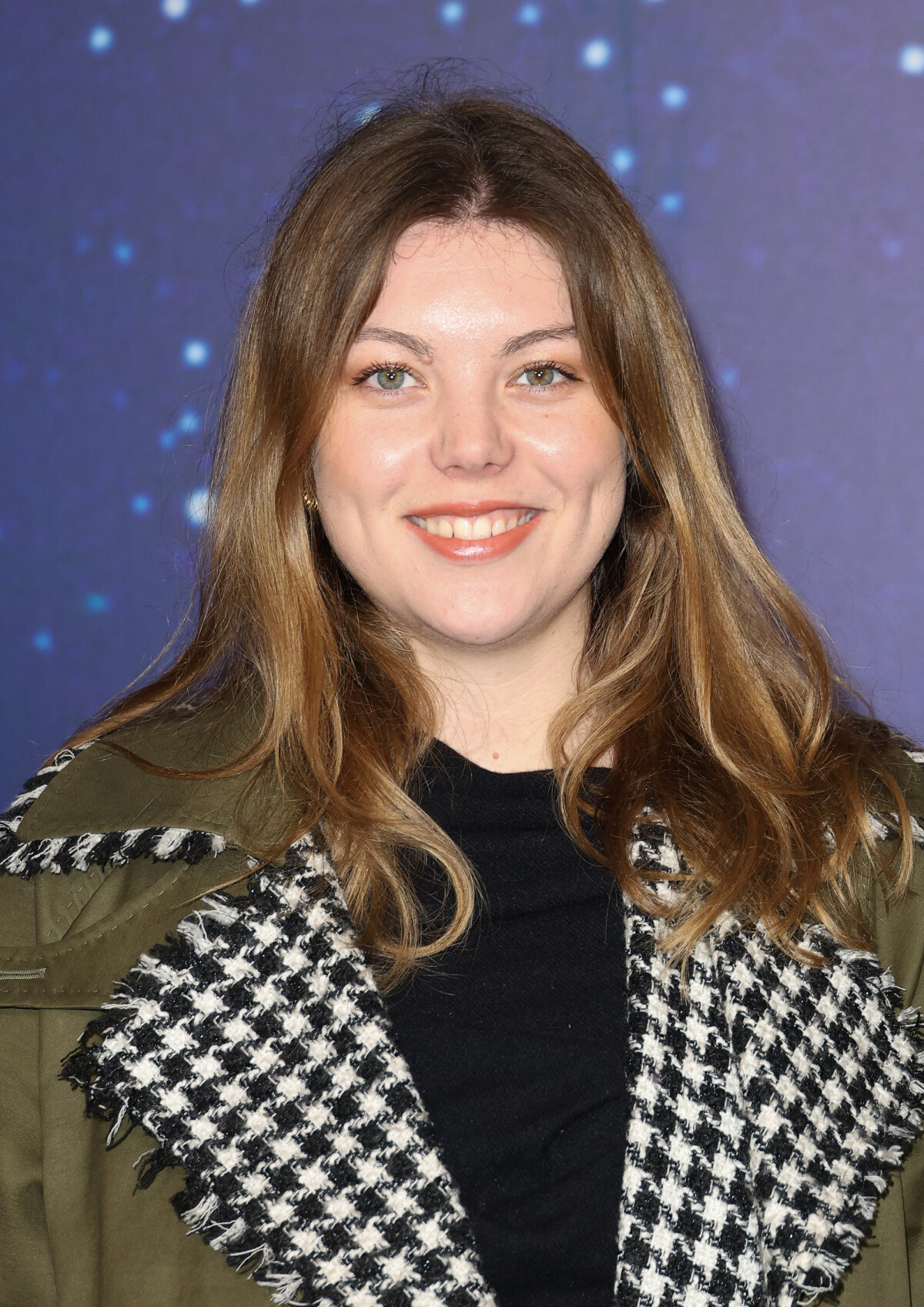 Photo : Héloïse Martin - Première du film Disney "Wish, Asha et la ...