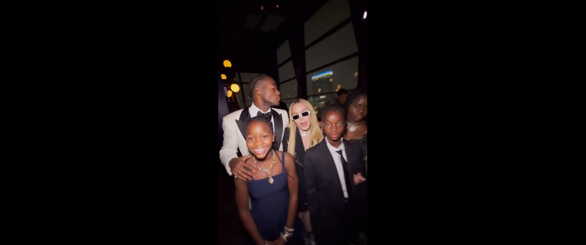 Photo : Sur la scène de l'Accor Arena, Mercy James a d'abord surpris ...