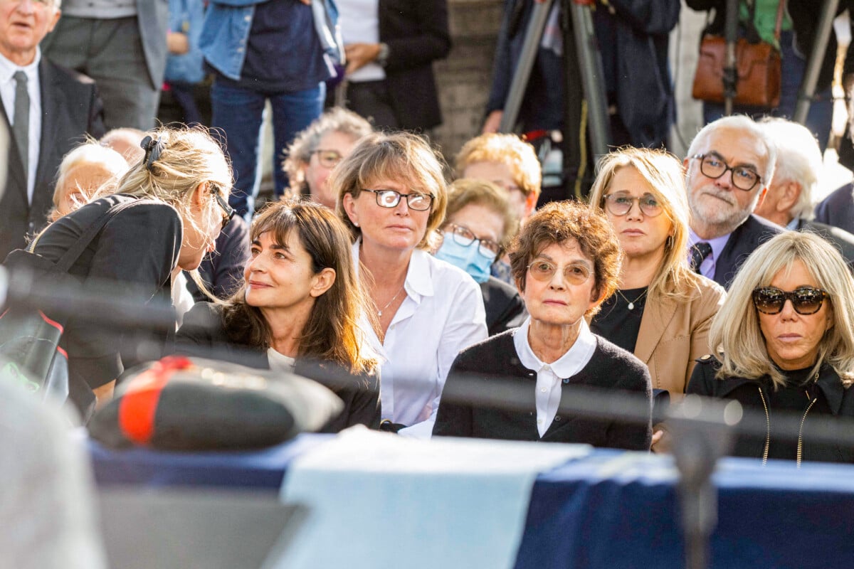 Photo : Emmanuelle Bach, Nicole Avril, la fille et la veuve de Jean ...