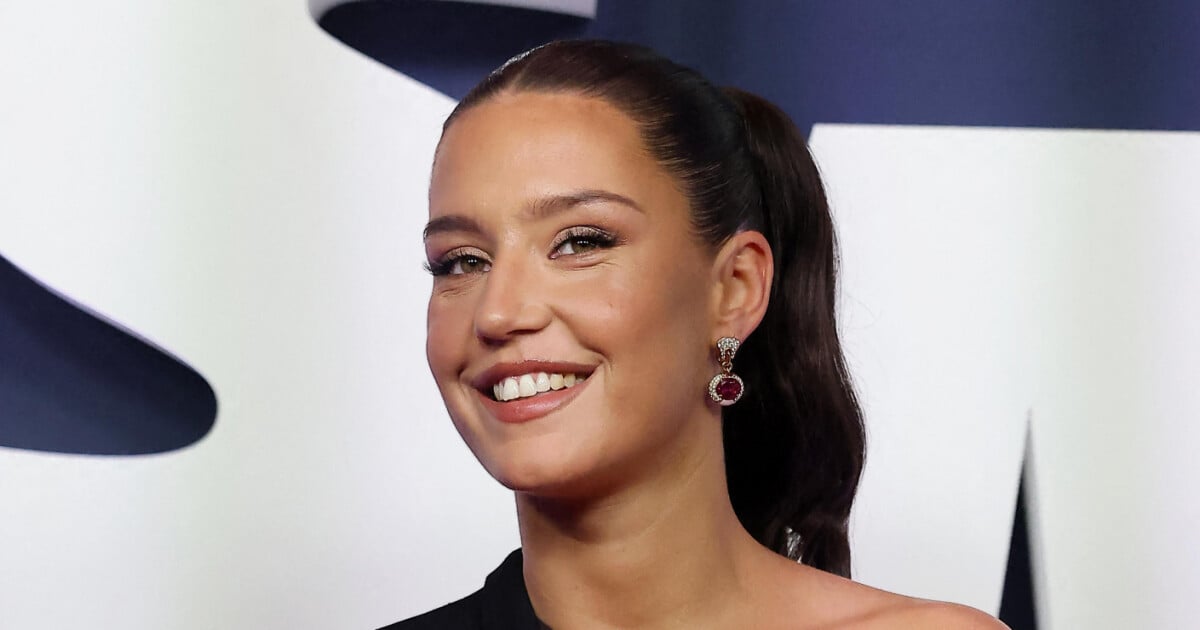 Adèle Exarchopoulos, très proche d'un beau brun musclé et sexy : ses 30 ...