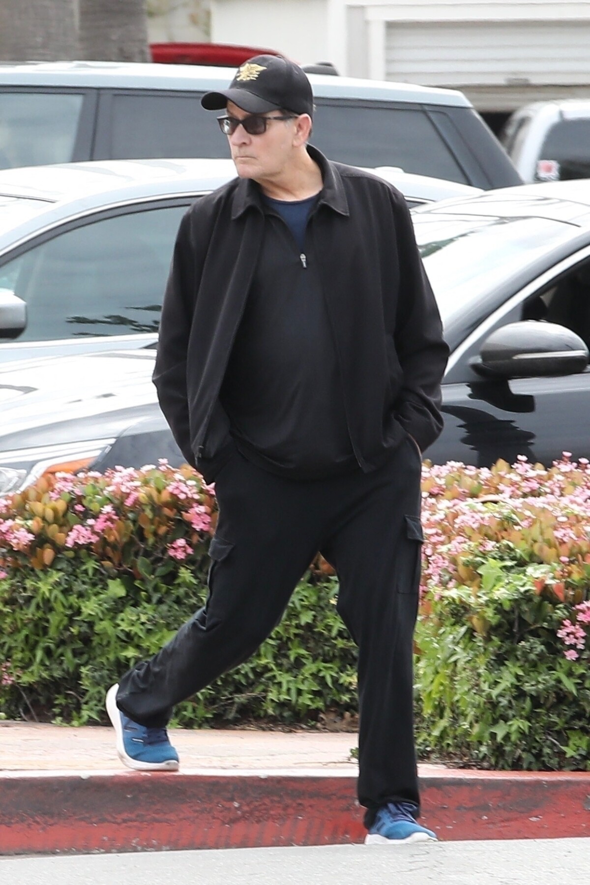 Photo : Exclusif - Charlie Sheen se balade en solo à Malibu le 20 mars ...