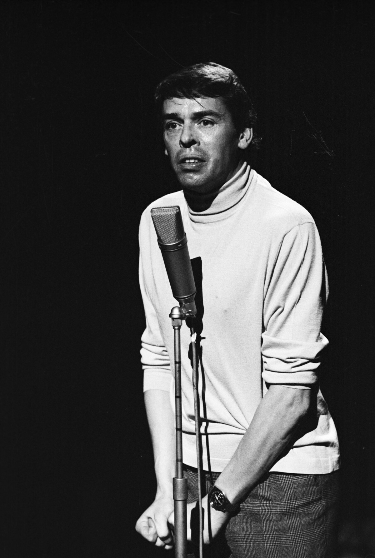 Photo : Archives - Jacques Brel sur le plateau de l'émission "Le ...