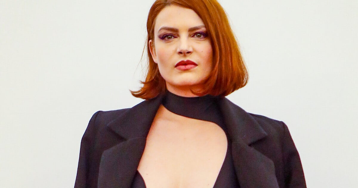 PHOTOS Elodie Frégé se dévoile dans un décolleté très plongeant, Mac ...