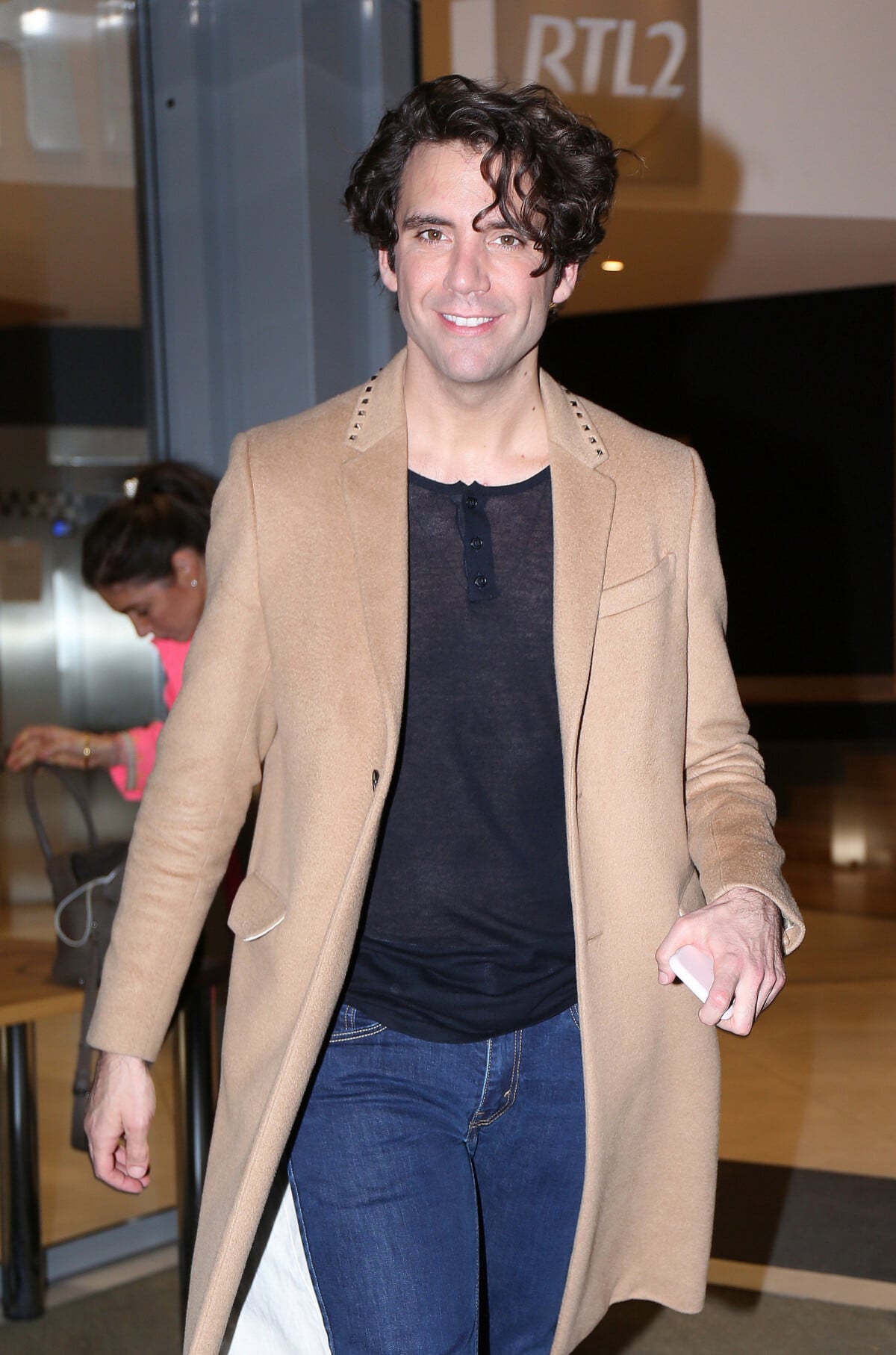 Photo : Exclusif - Le chanteur Mika à la sortie des studios de la ...