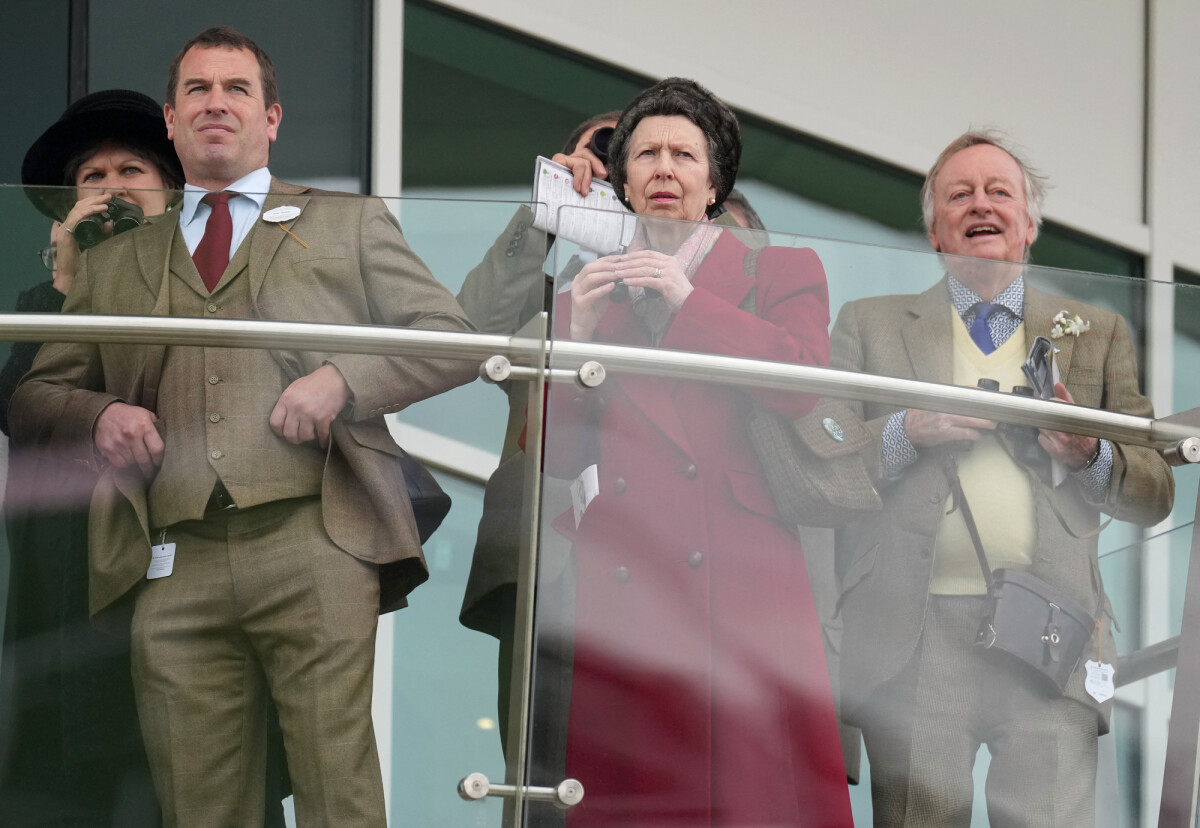 Photo : Peter Phillips, la princesse Anne et Andrew Parker Bowles ...