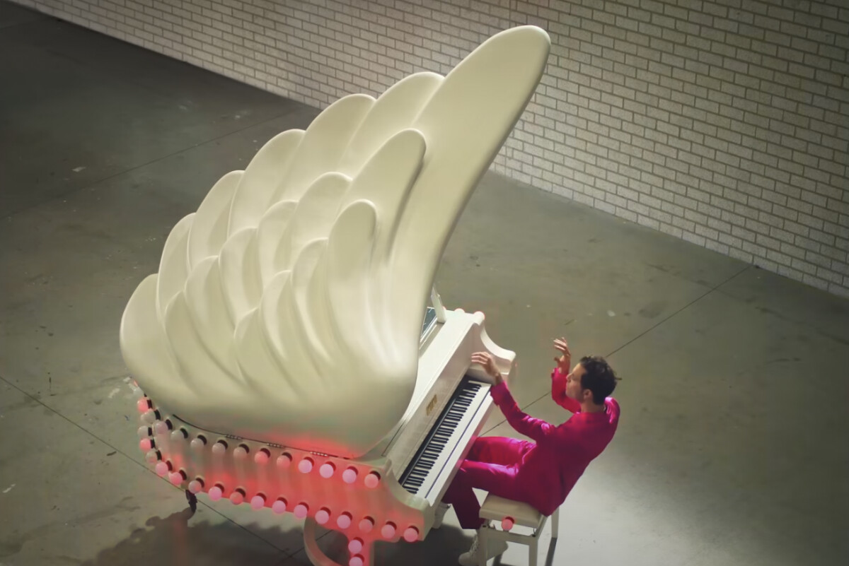 Vidéo : Le clip d'"Apocalypse Calypso" de Mika - Purepeople