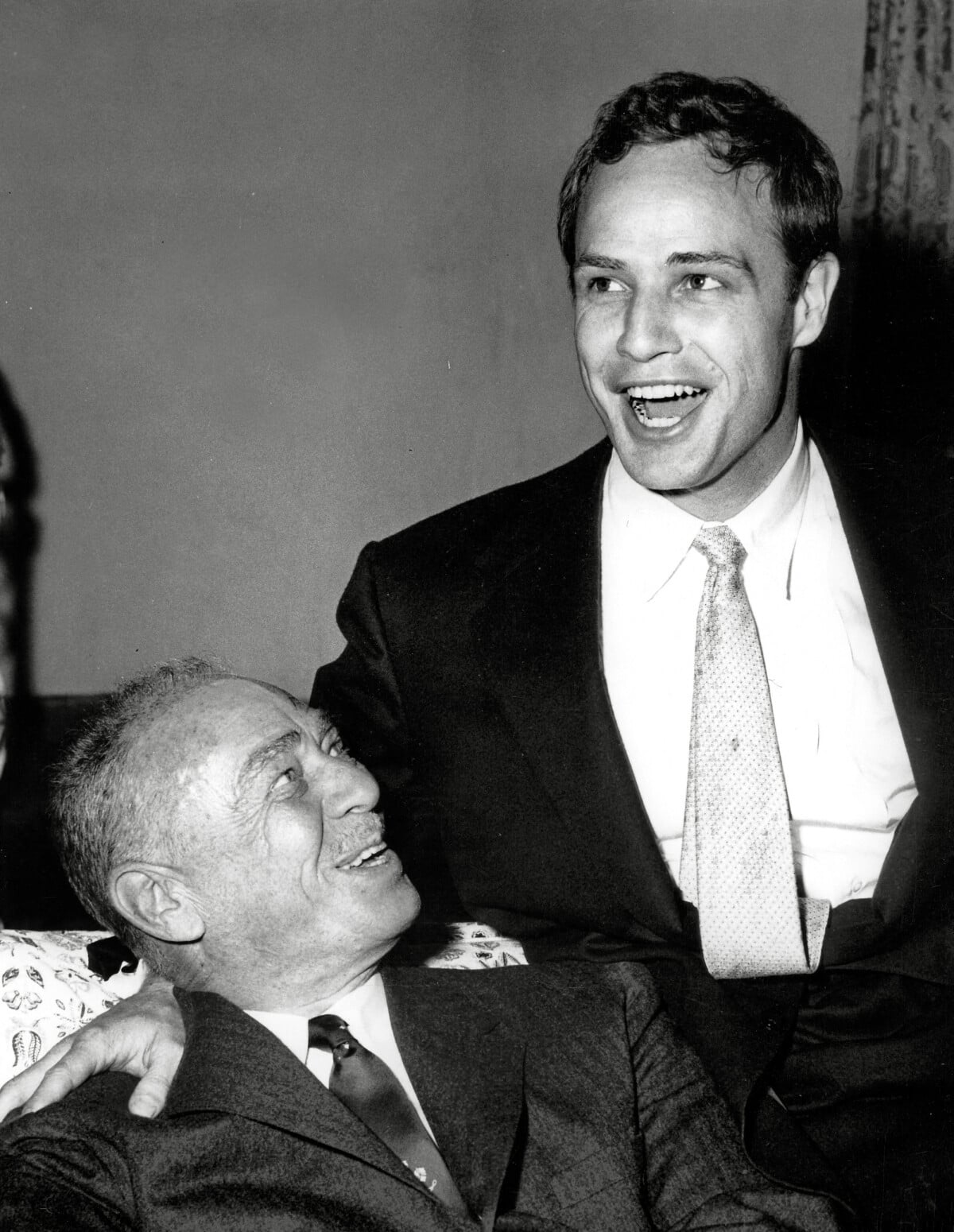 Photo : Une photo rare, Marlon Brando et son père en 1955. Photo The ...
