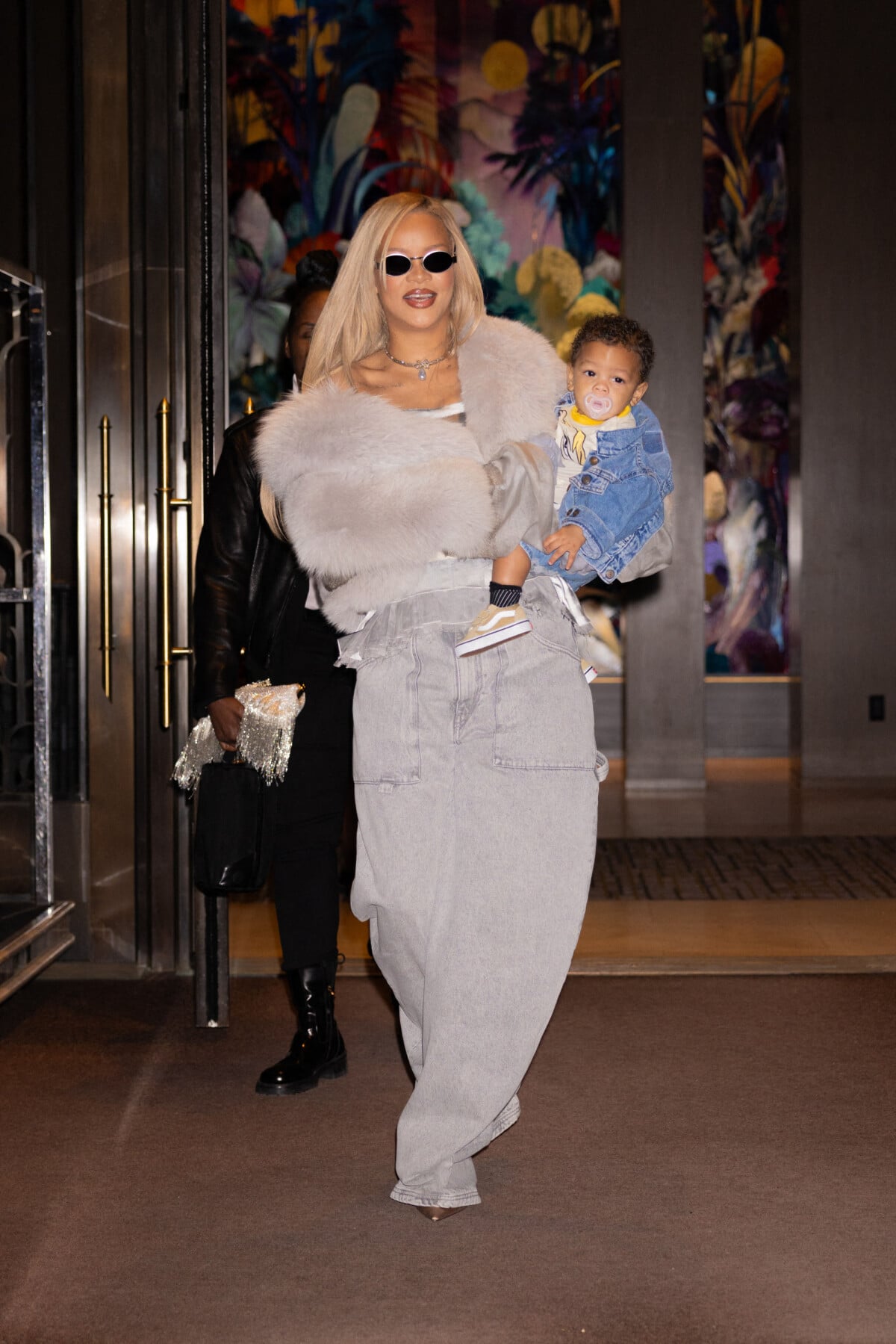 Vidéo : PHOTOS Rihanna et ASAP Rocky avec leurs garçons RZA et Riot ...