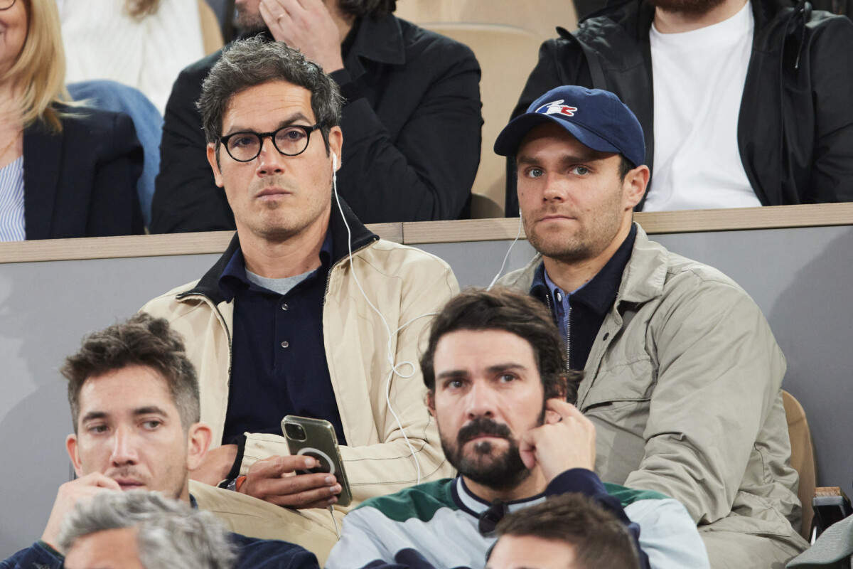Photo : Mathieu Gallet et un ami dans les tribunes des Internationaux ...