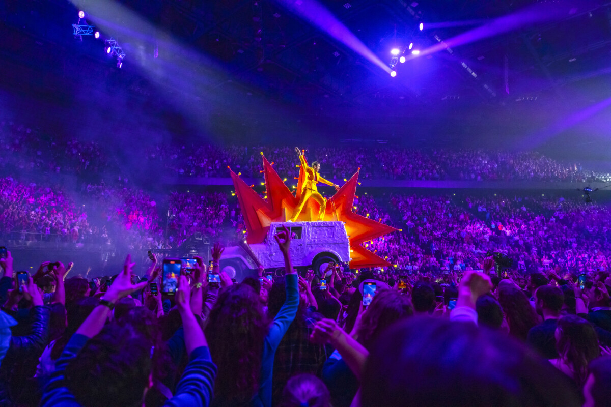 Photo : Le chanteur Mika en concert à l'Accor Arena, à Paris, France ...