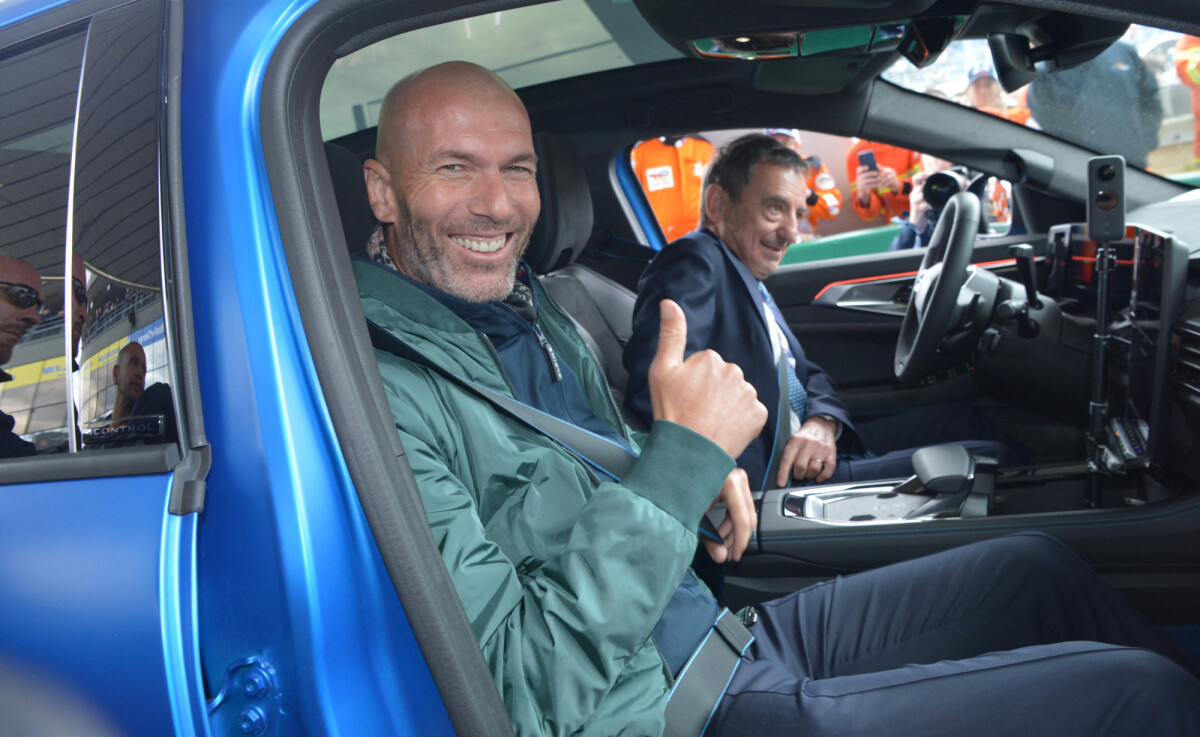 Photo : Zinedine Zidane et Pierre Fillon (président de l'Automobile ... Photo : Zinedine Zidane et Pierre Fillon (président de l'Automobile ...