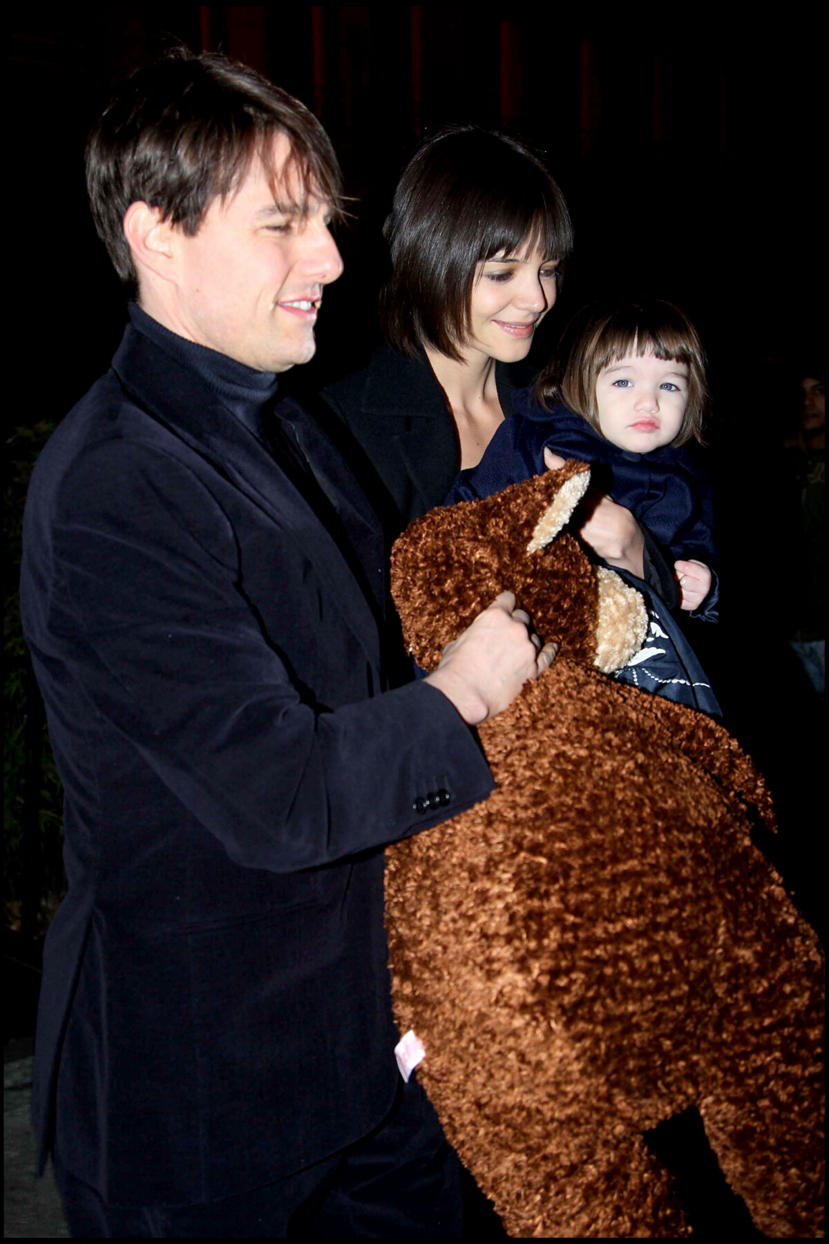 Photo : Tom Cruise, Katie Holmes et leur fille Suri se promenant dans ...