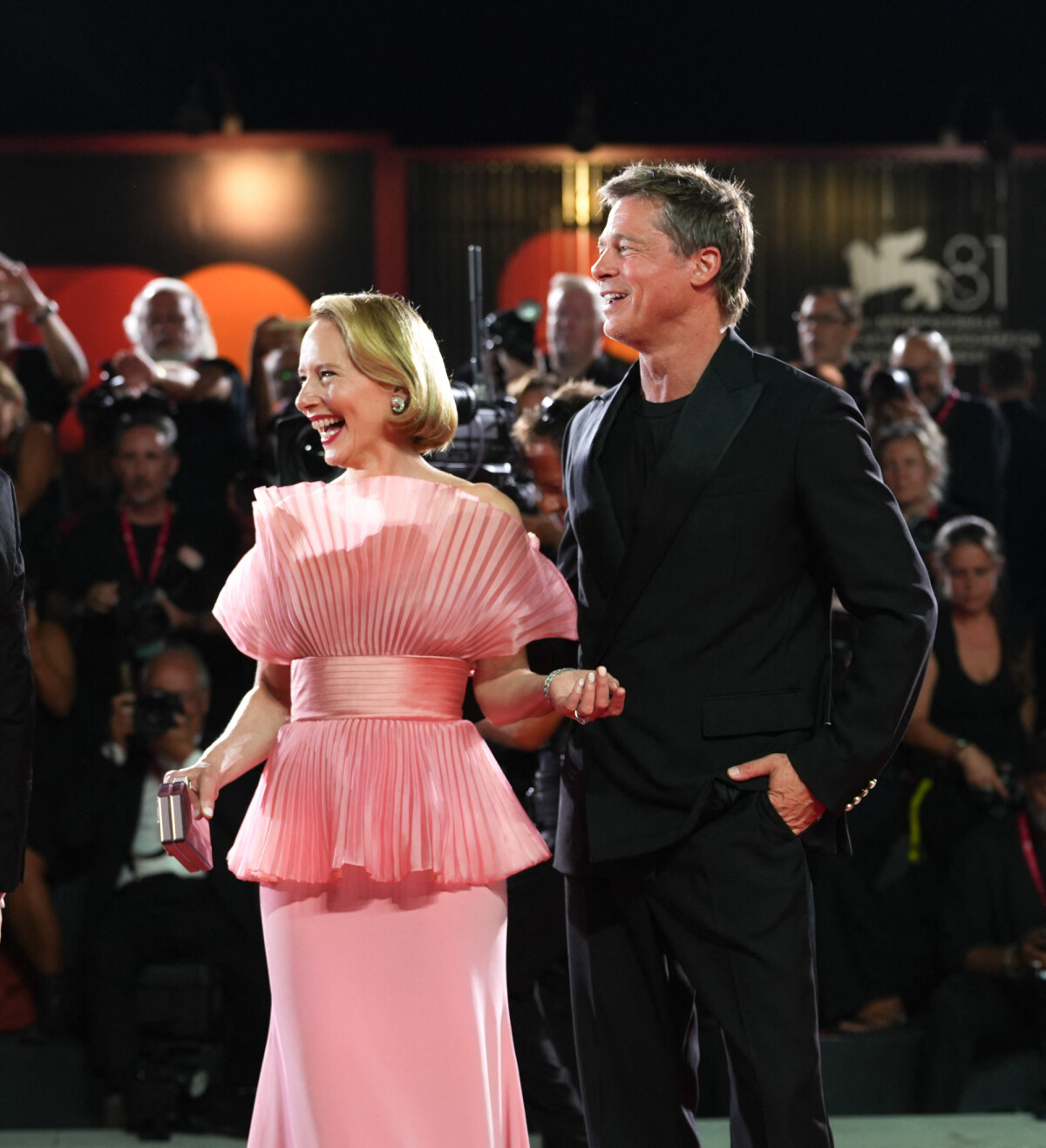 Photo : Amy Ryan and Brad Pitt à la projection de "Wolfs" lors du 81ème ...