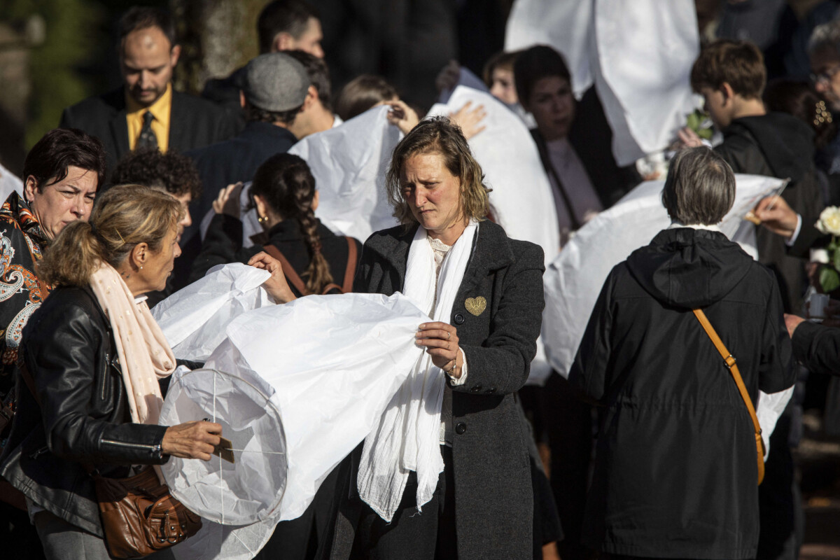 Photo : Fanny Groll, la mère de la défunte - Obsèques de Lina, l ...