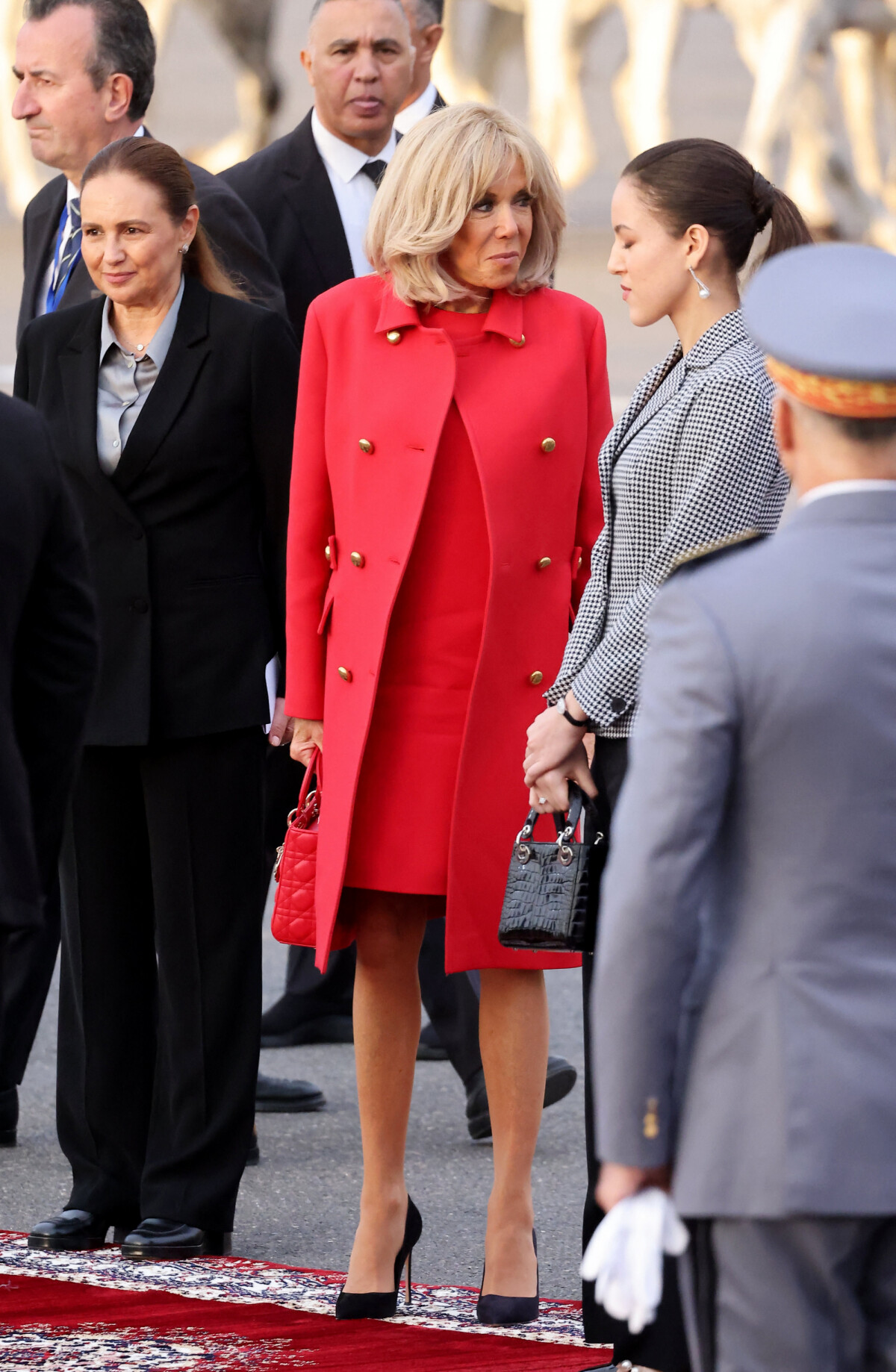 Vidéo : Au Maroc, Brigitte Macron fait parler avec son manteau cintré ...
