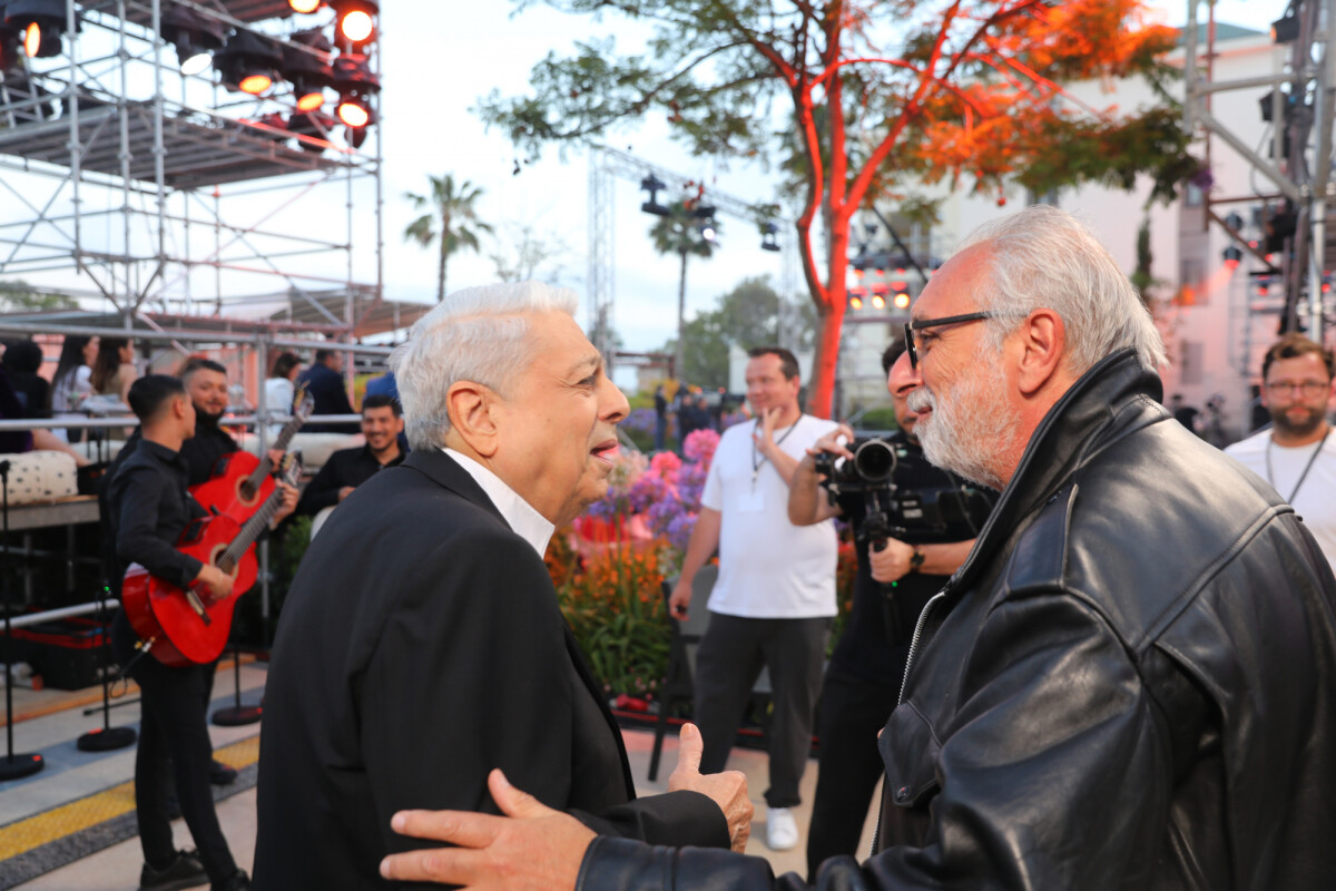 Photo : Exclusif - Enrico Macias, Gérard Pullicino - Backstage ...