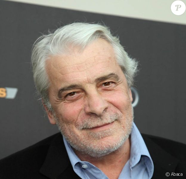 Jacques Weber, terré dans un bidonville aux portes de Paris... - Purepeople