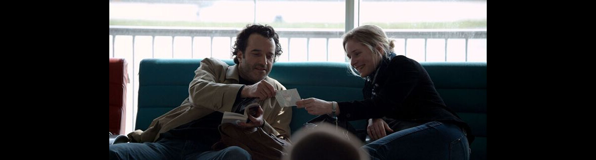 Vidéo : Un extrait du film Orly avec Natacha Régnier et Bruno ...