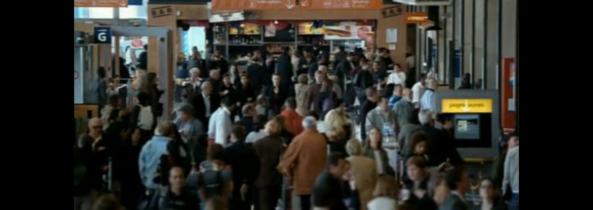 Vidéo : Un extrait du film Orly - Purepeople