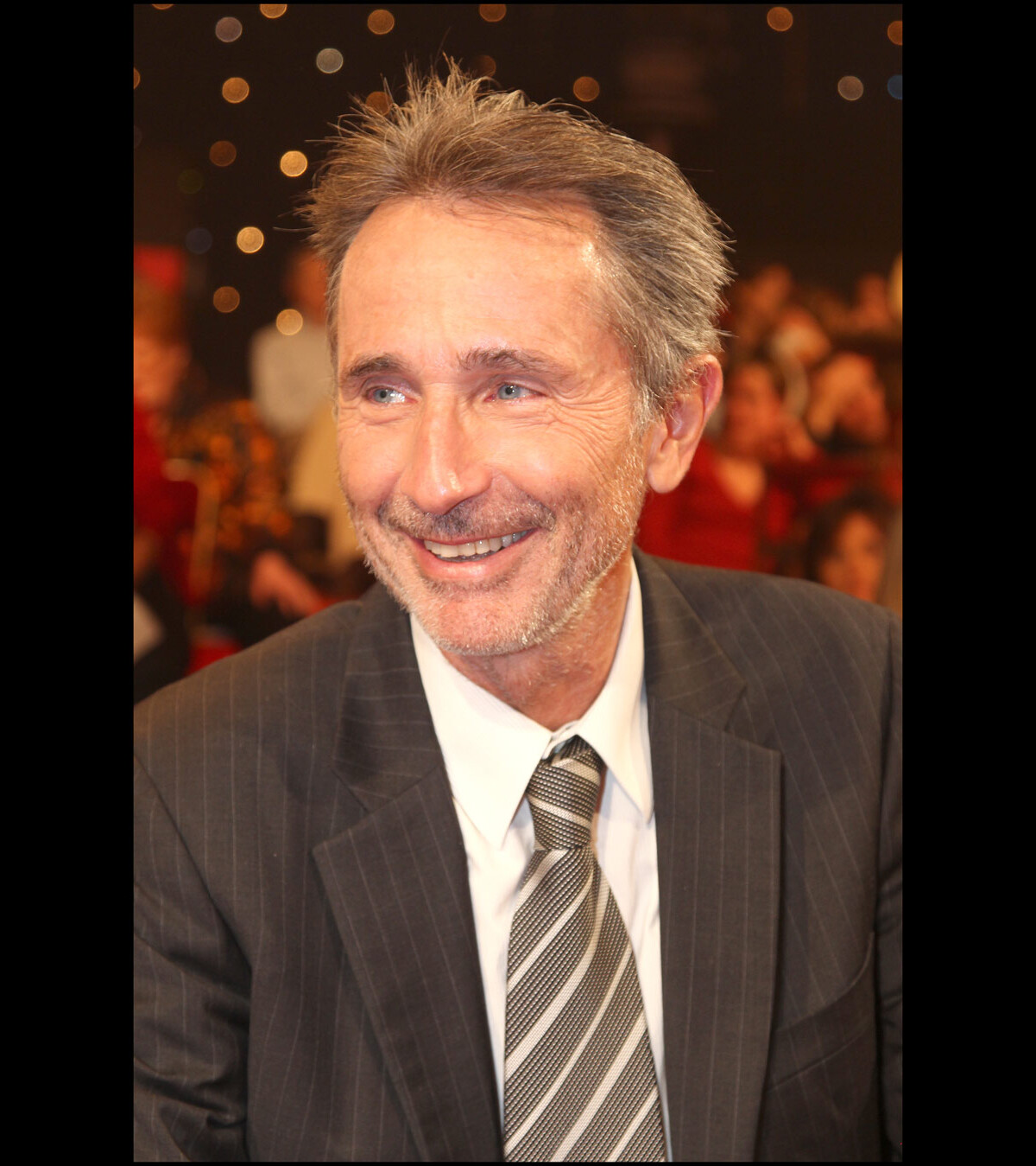 Photo : Thierry Lhermitte à l'émission Le Plus Grand Cabaret du Monde ...