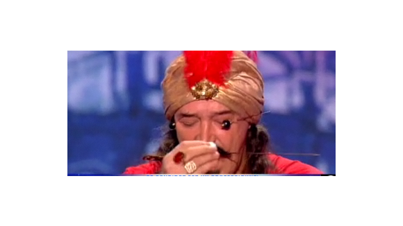 La France a un incroyable talent : Un fakir terrifie le jury ! - Ode ...