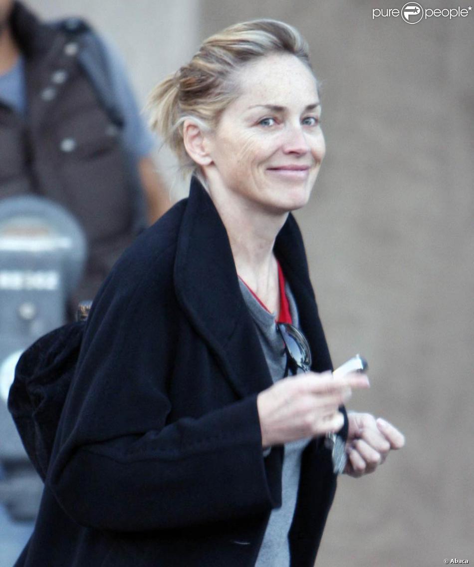 Sharon Stone porte bien ses 52 ans et n'a pas peur de sortir sans ... Sharon Stone porte bien ses 52 ans et n'a pas peur de sortir sans ...