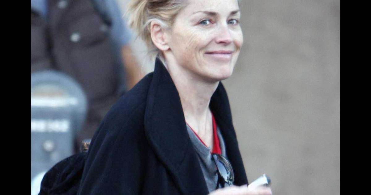 Sharon Stone porte bien ses 52 ans et n'a pas peur de sortir sans ... Sharon Stone porte bien ses 52 ans et n'a pas peur de sortir sans ...