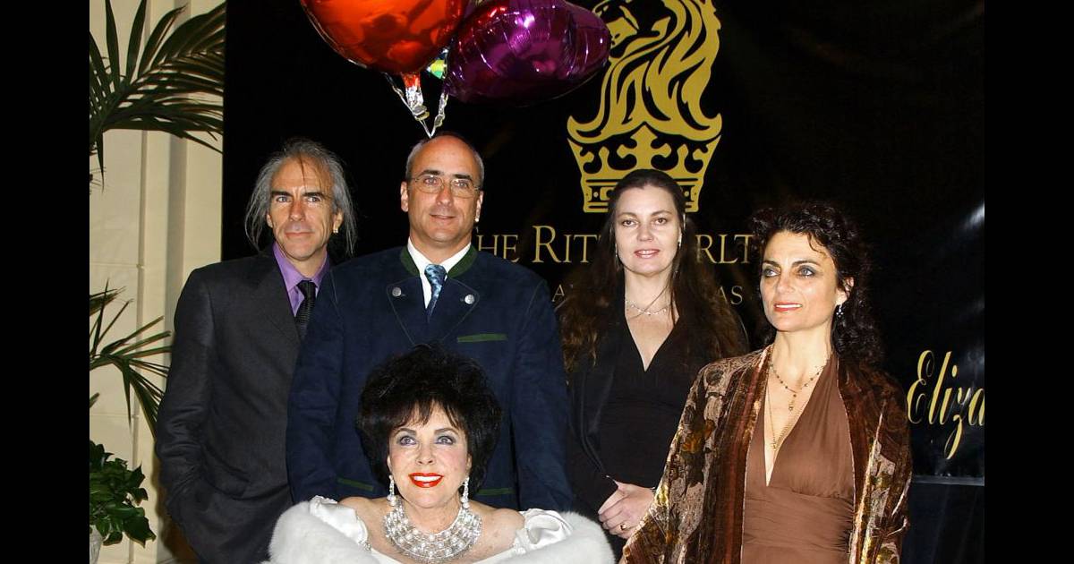 Elizabeth Taylor entourée de ses enfants, Michael Wilding Jr ...