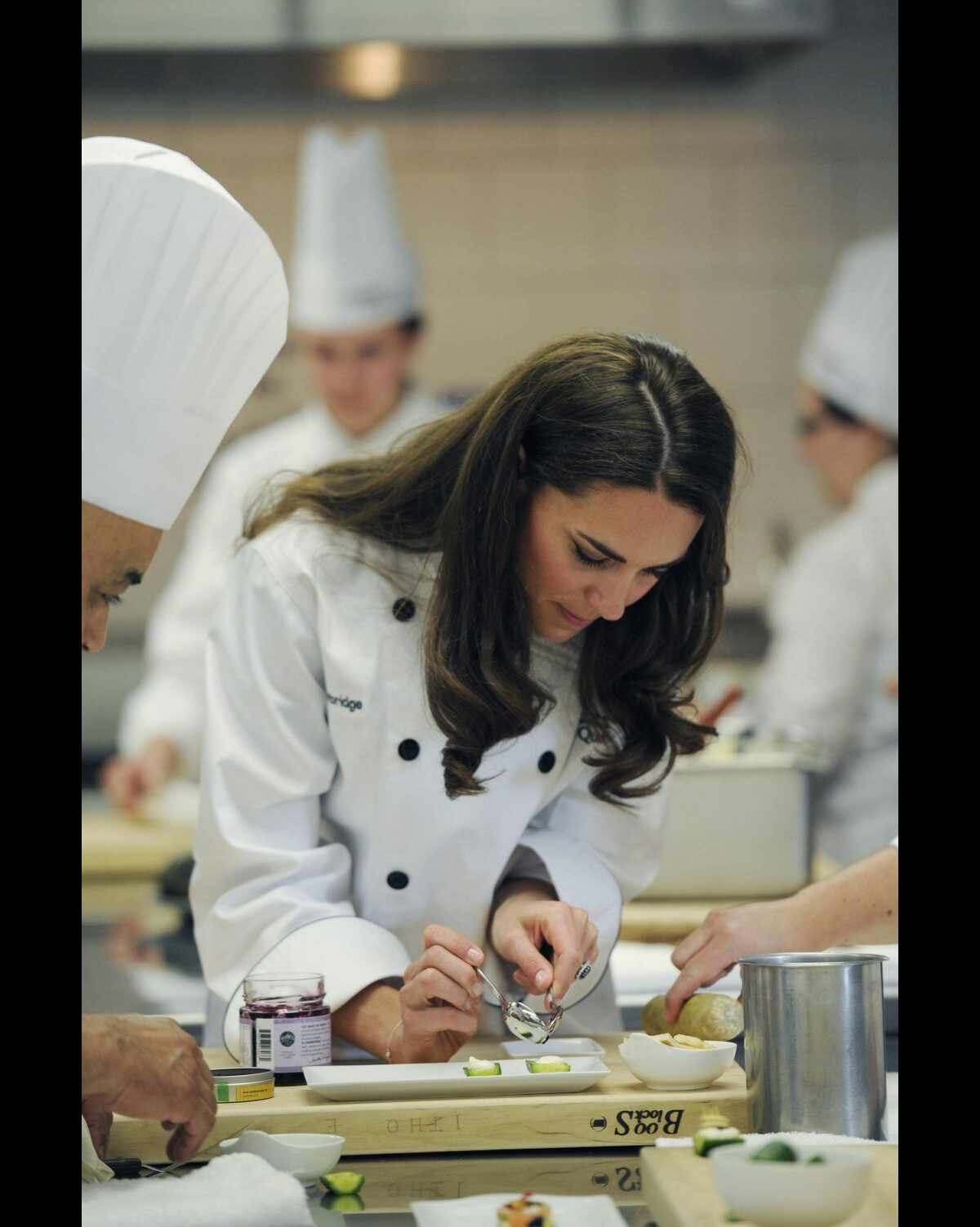 Photo : Kate Middleton, minutieuse chef cuisinier à l'Institut de ...
