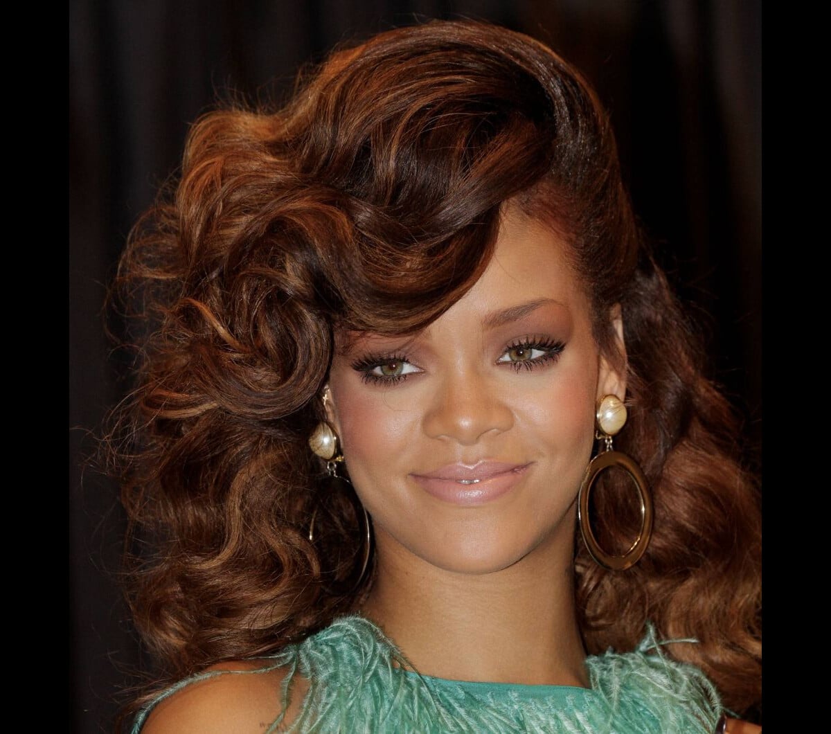 Photo : La belle Rihanna en pleine promotion de son parfum Reb'l Fleur ...