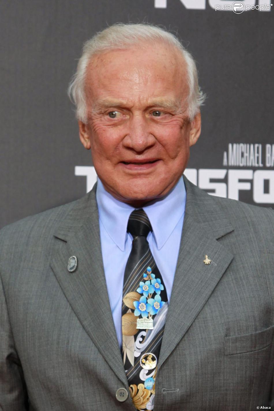 Buzz Aldrin à New York en juin 2011 - Purepeople